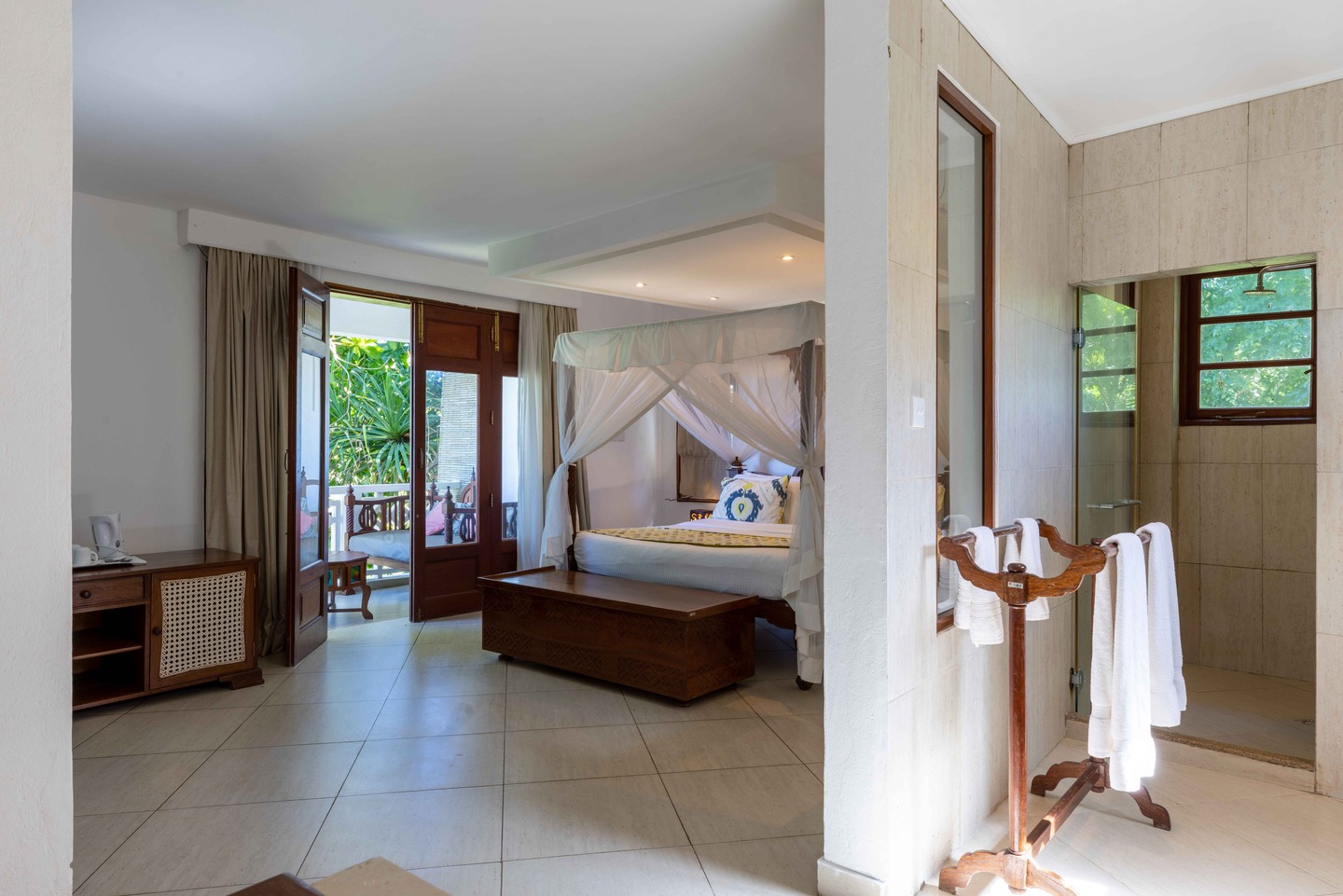 Amare Beach Suite A1 - Hillpark Tiwi & Amare Resort