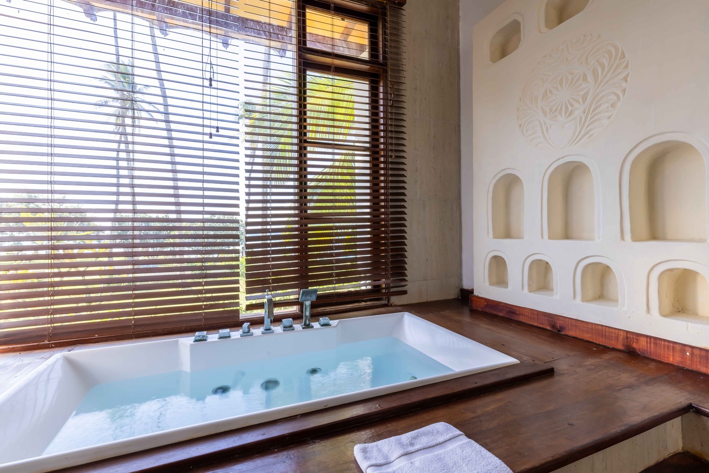 Amare Honeymoon Suite - Hillpark Tiwi & Amare Resort